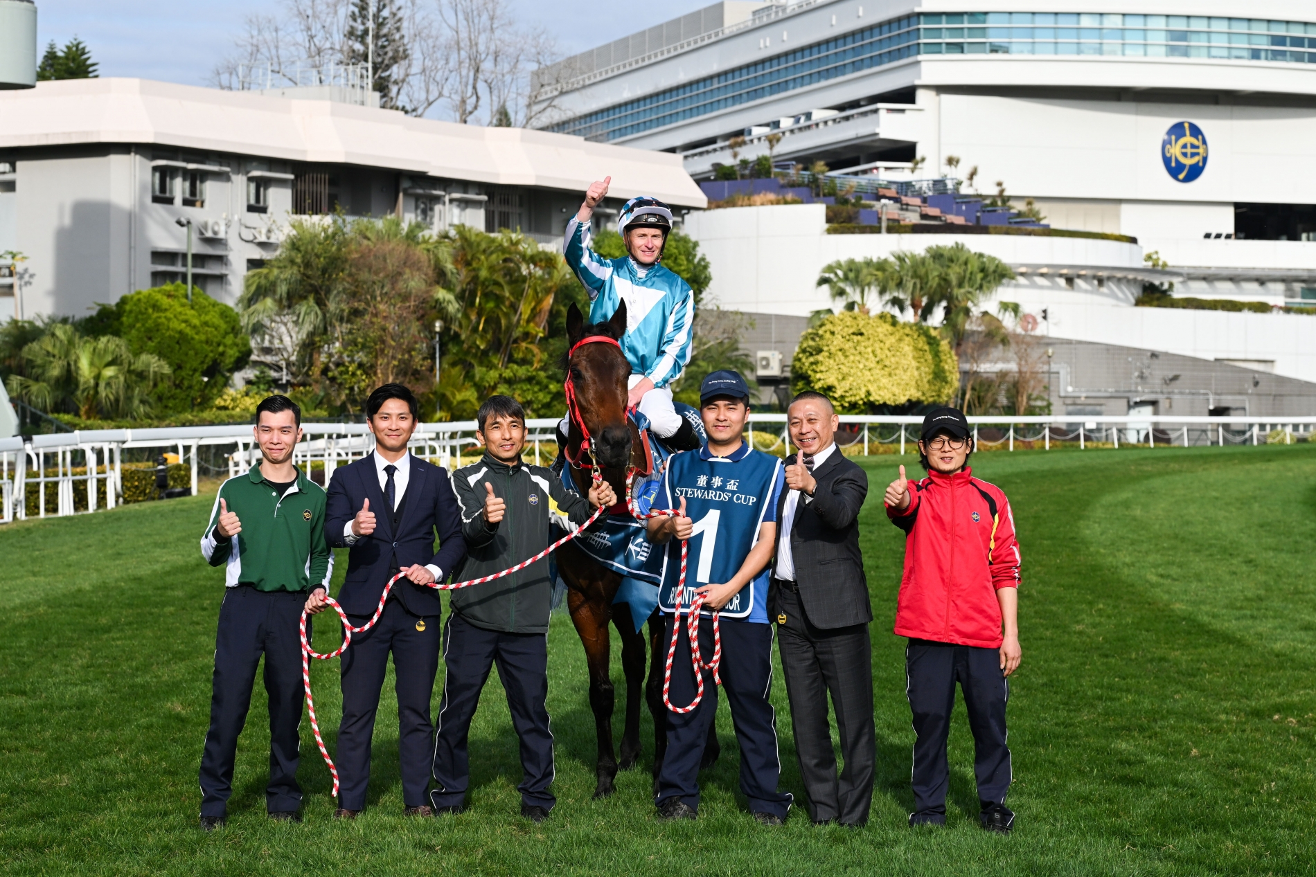 Hong Kong Turf site - Ka Ying Rising et Romantic Warrior dominent Hong Kong